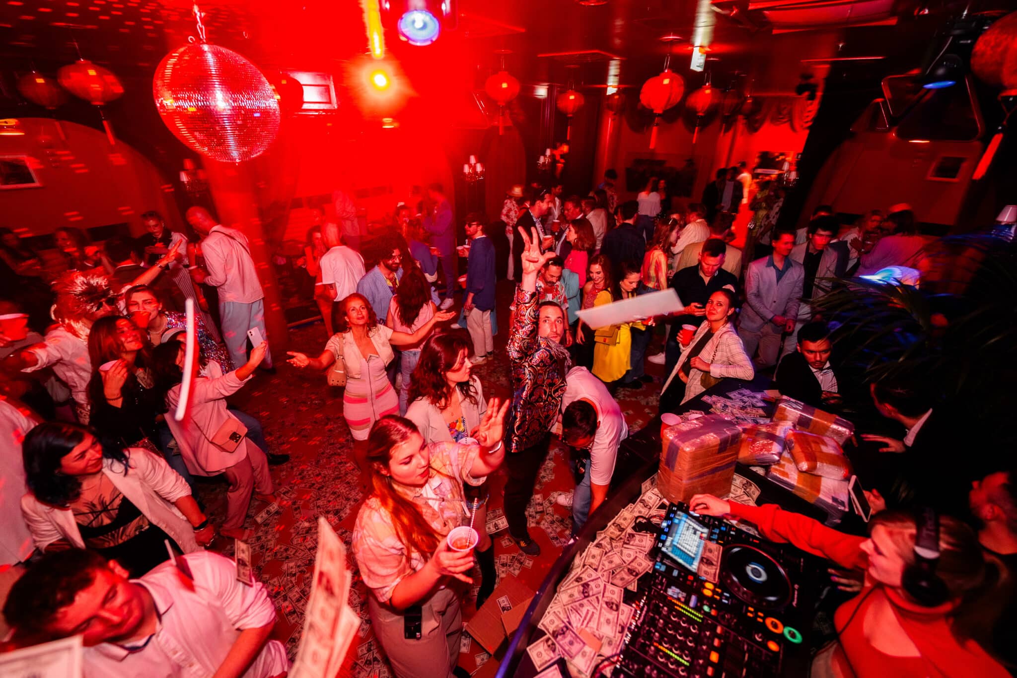 Vienna Vice: WARDA Network feiert Weihnachten wie Kultserie